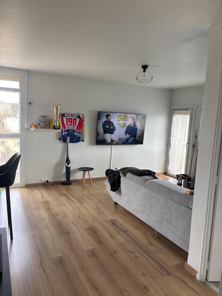 Appartement T3 Sur Salon De Pce - Salon-de-Provence