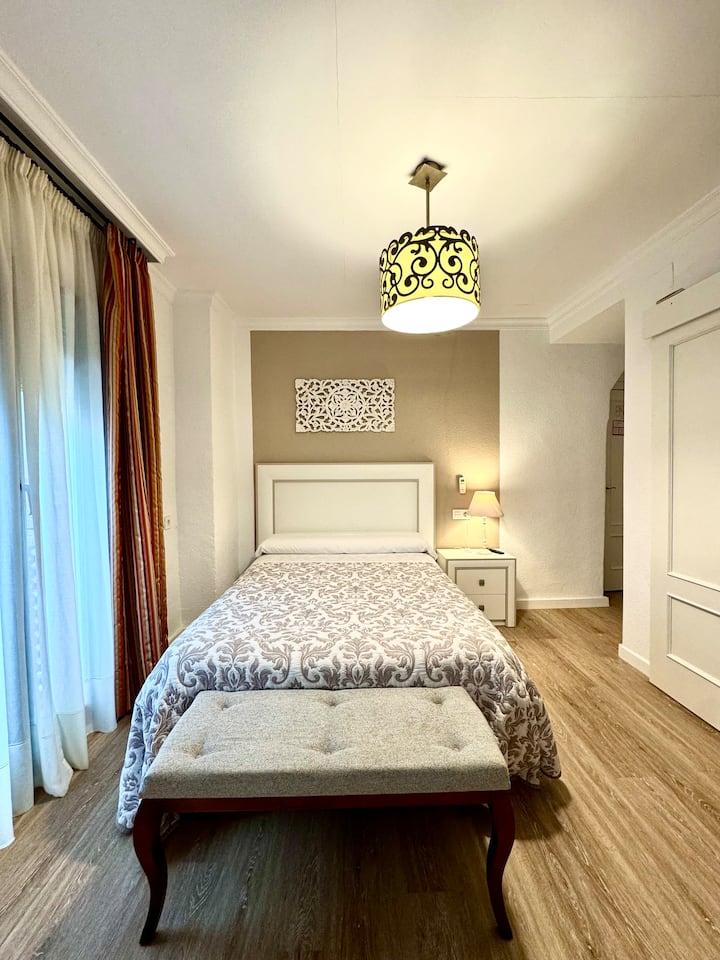 Habitación Triple Confort Con Baño Granada Centro - Granada, España