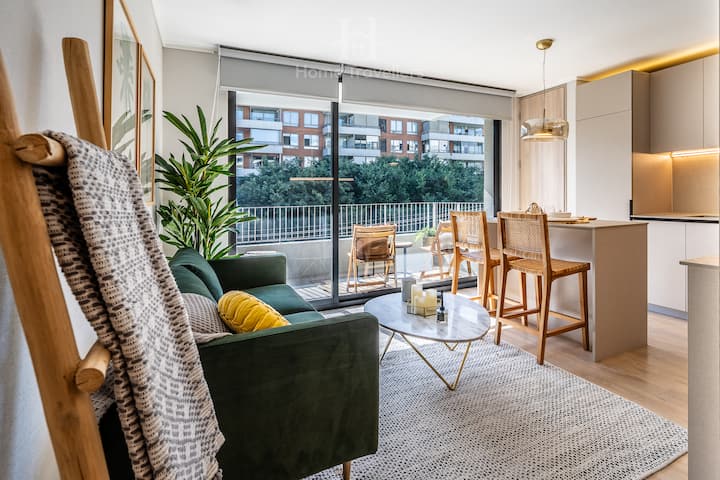 Ht Depto En Las Condes Con Estacionamiento  Jt614c - Las Condes