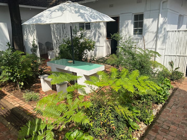 Talking Pictures Parkhurst Lodge
Rose Room - Johannesburg