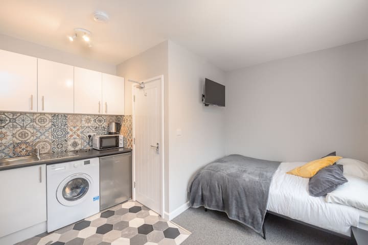 M5 - Small Studio Room - Cambridge
