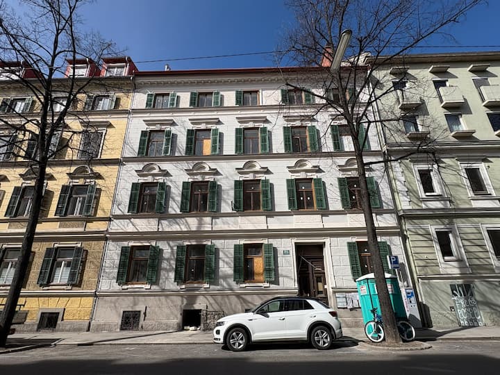 Beletage Luxus Apartment Mit 3 Zimmern - Graz