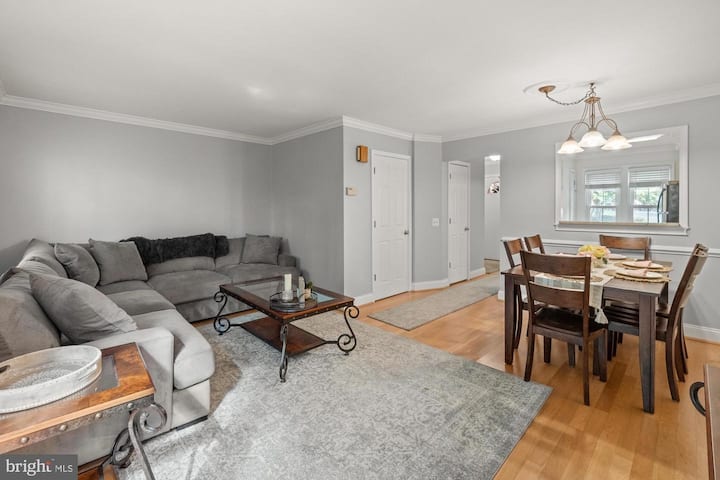 Tucked Away Townhouse- 8 Minute Drive To Metro - Wheaton-Glenmont, MD