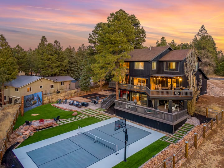 The Big Deck Home Pickleball Arcade Hot Tub Pets - Flagstaff, AZ