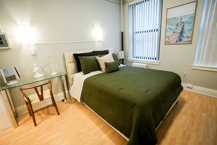 Soleil Suites #5 | Lux Studio | Dt Loring Park - Minneapolis, MN