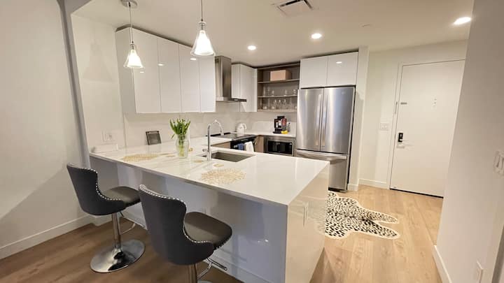 Luxury One-bedroom, Views Of Nyc - New York City