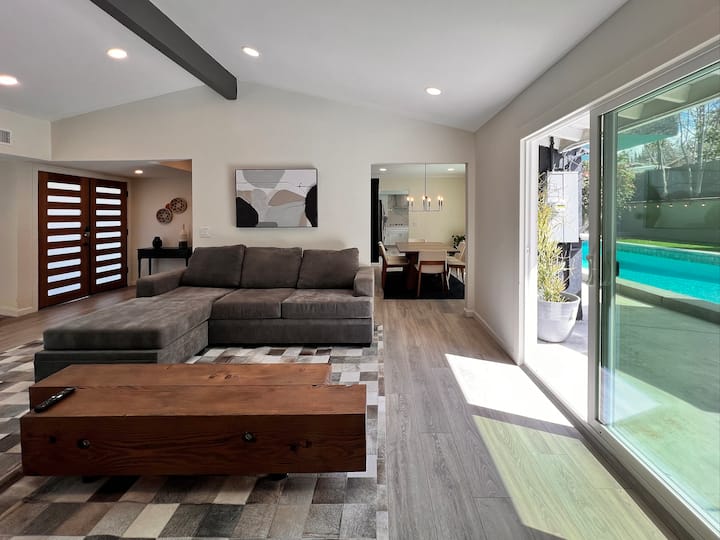 Stylish House With Heated Pool - Topanga, CA