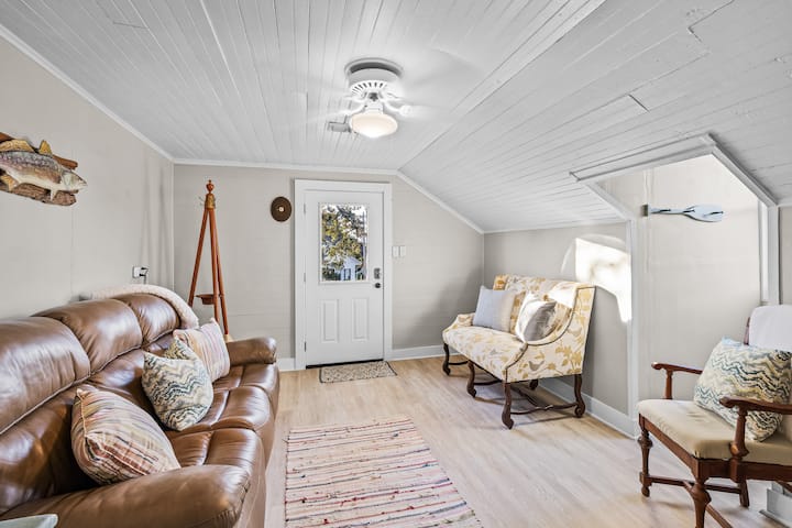 Upstairs Bungalow Retreat - Pass Christian, MS