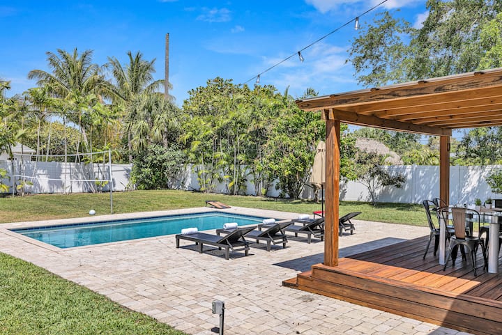 Stunning Tropical Pool House Delray Near The Beach - Delray Beach, FL