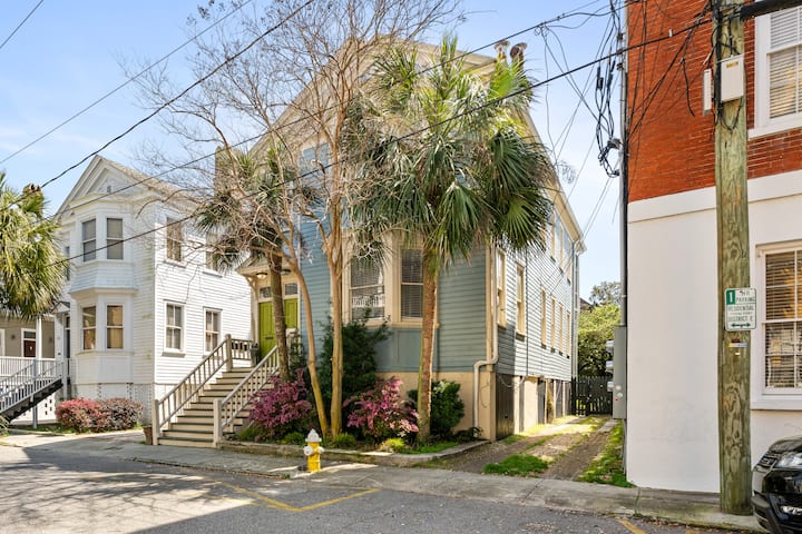 Society Suite- Charming Downtown Apartment - Charleston, SC