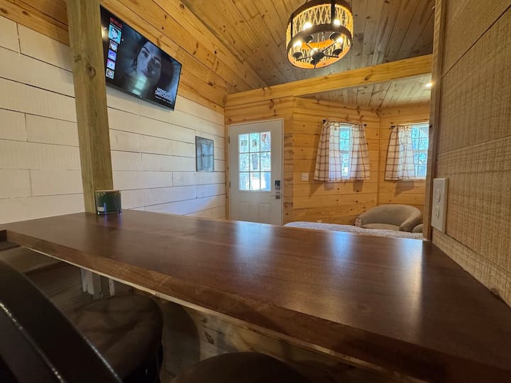 Rustic Tiny House Cabin - Cool, TX