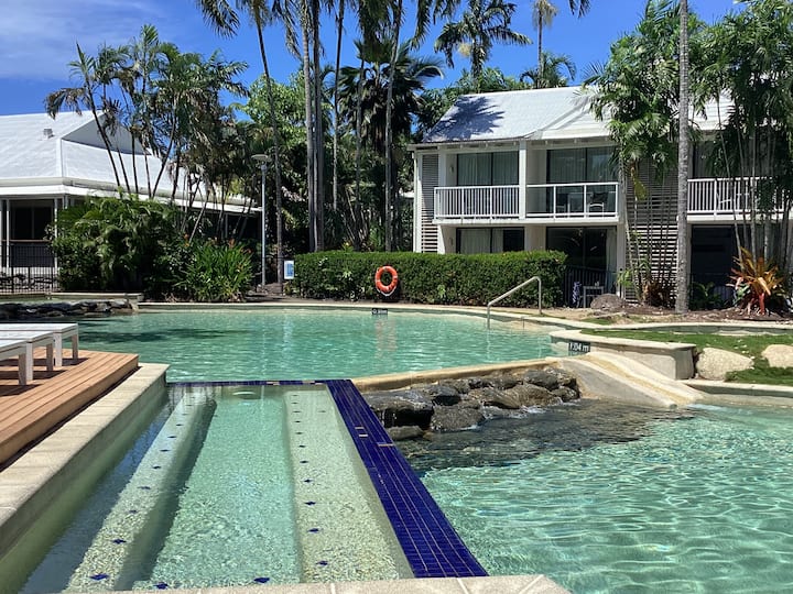 Tropical Pool-side Apartment - Port Douglas