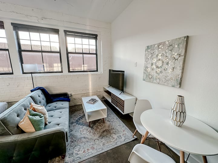 Sleepover | Elite Studio + Parking - Wichita - Wichita, KS