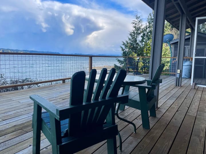 Dyes Inlet Beach Bungalow - Silverdale, WA