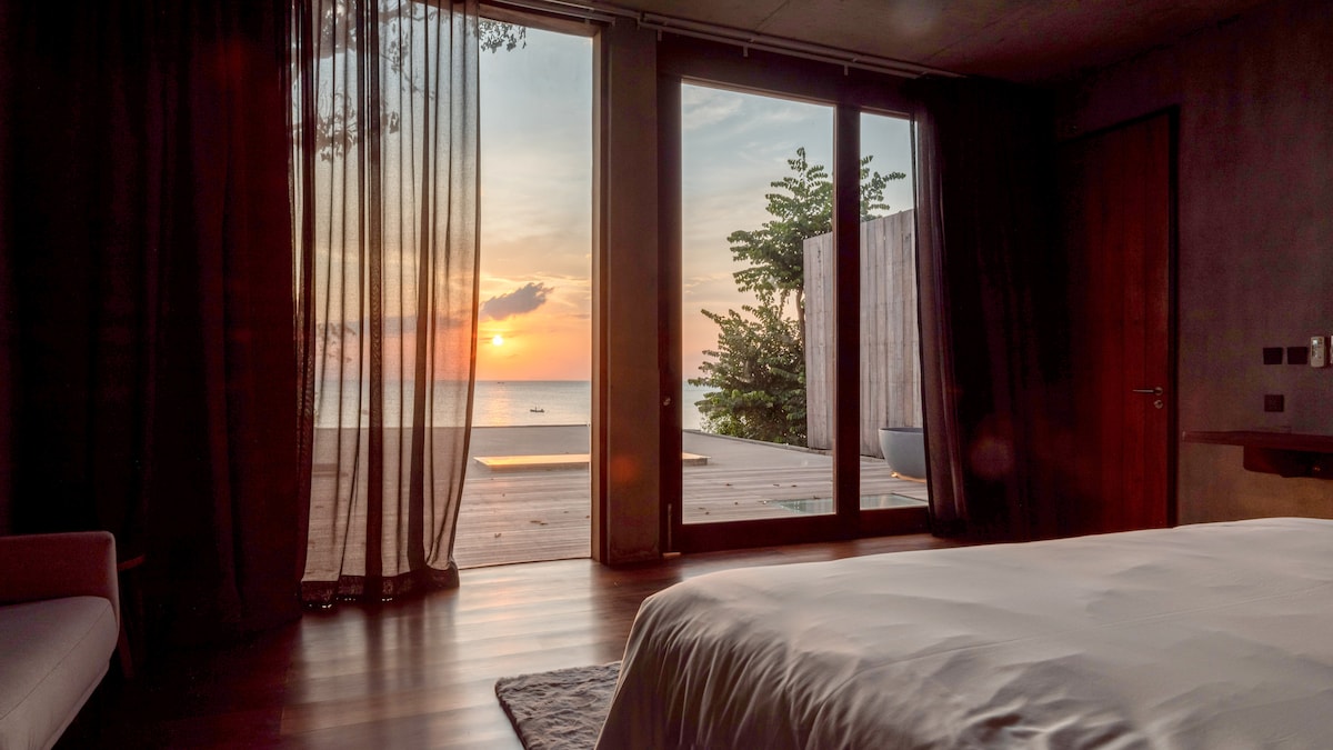 Suite Premier en bord de mer au coucher du soleil avec baignoire ...