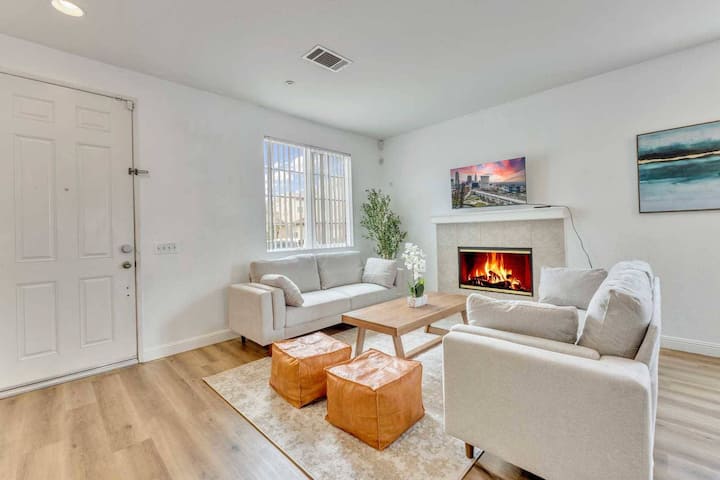 Stylish 4br Fontana Home | Office & Pets E#42360 - Fontana, CA