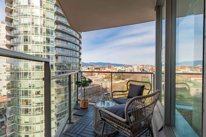 Home In The City: Sauna, Pool, Hot Tub & Parking - Burnaby