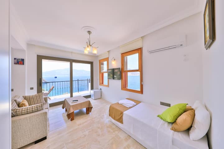 Deniz Manzaralı Deluxe Suit Oda - Kalkan