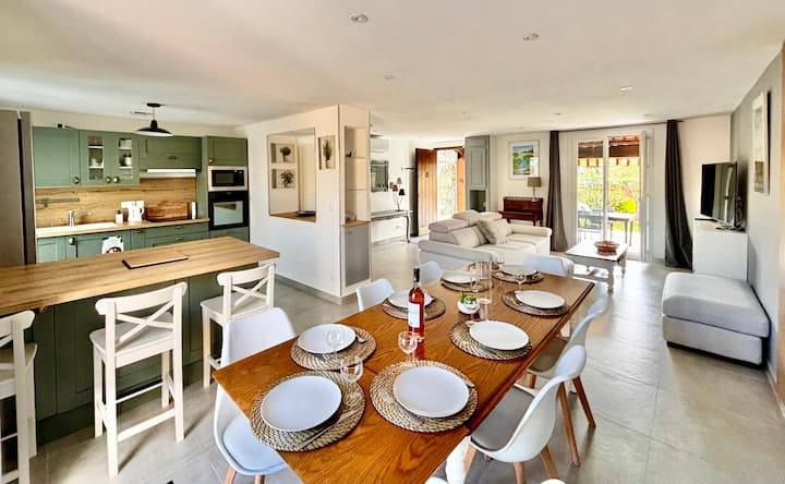 Maison Familiale Hyères. 8pers.clim.centre à Pied. - Hyères