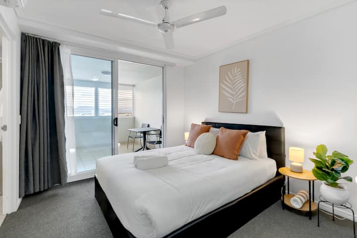 Mcleod Nook—poolside Studio By Waterfront & Market - Cairns