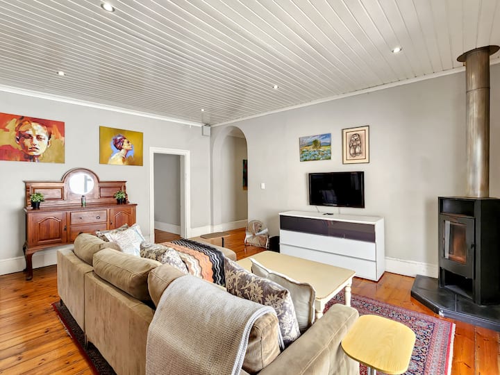 “Group Stay: House + 2 Guesthouses • Sleeps 10” - Cape Town