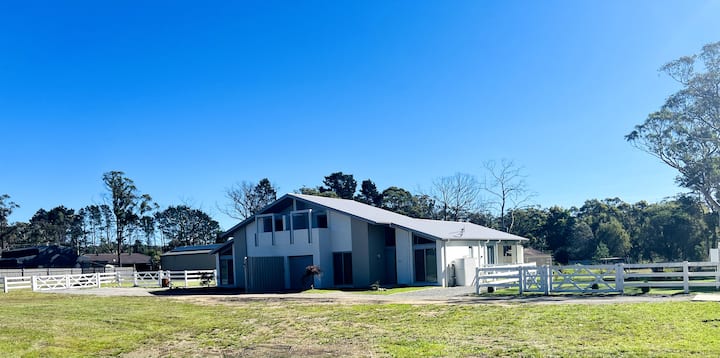 Countryside Homestead Retreat - Hill Top