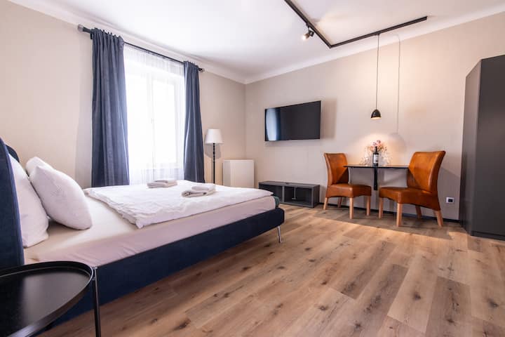 Romantic & Cozy Retreat In Historic Monastery - Praga