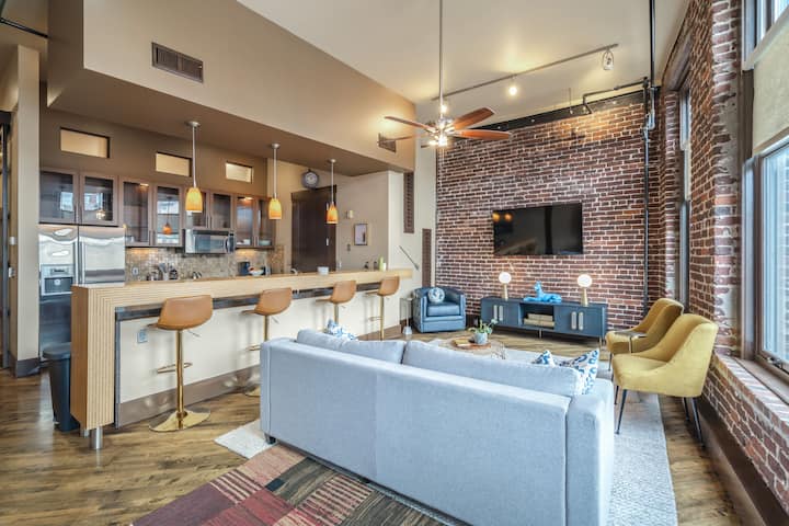 Jacksonian | Heart Of Old City - University of Tennessee, Knoxville