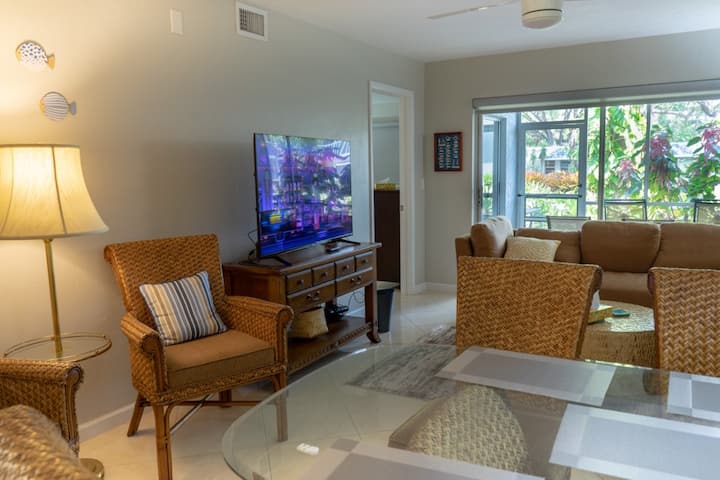 Condo Of 2 Bedrooms In Bonita - Bonita Springs, FL