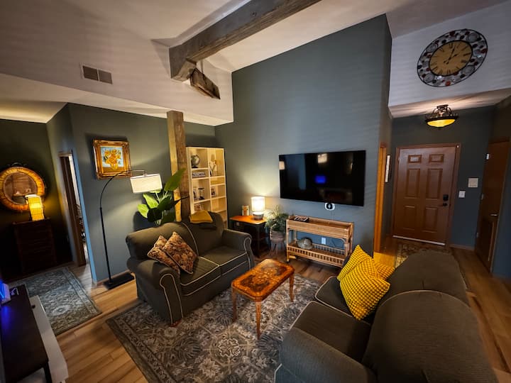 Downtown 3br Historic Loft Suite - Maple Lake, Mansfield