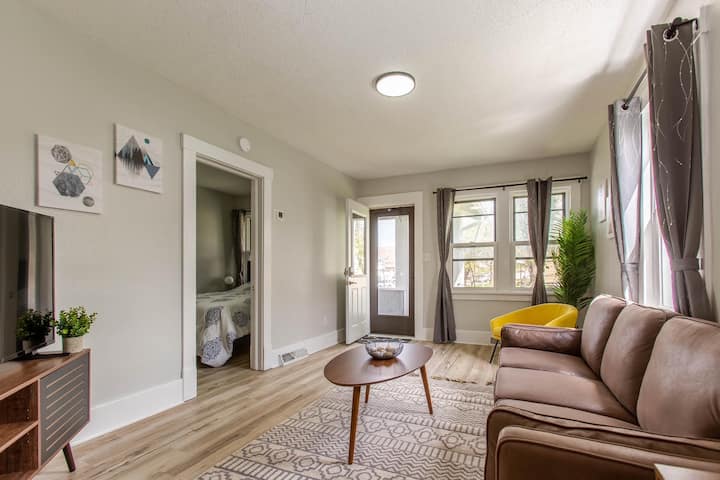 Modern Gem In Downtown Rc - Rapid City, SD