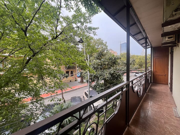 3-bedroom Flat In Old Batumi, 10 Min Walk To Beach - Batumi