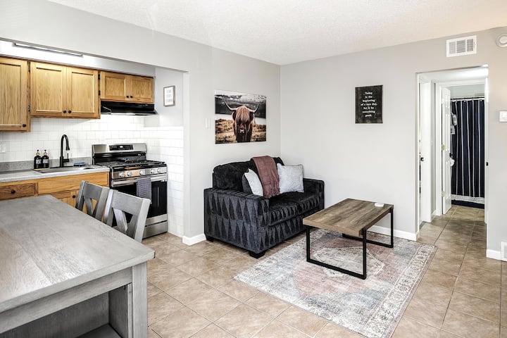 Updated Midtown Apartment! #9 - Omaha, NE