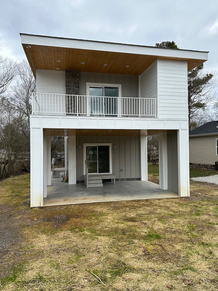 New 2-story Home With Balconies! - Estill Springs, TN