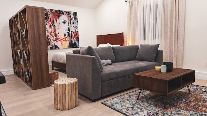 Cheerful Studio With Backyard - Hidden Hills, CA