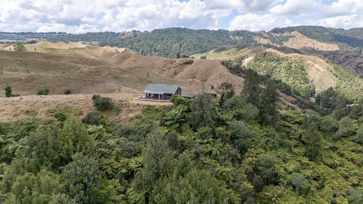 Stags Rest Off-grid Hut - New Zealand