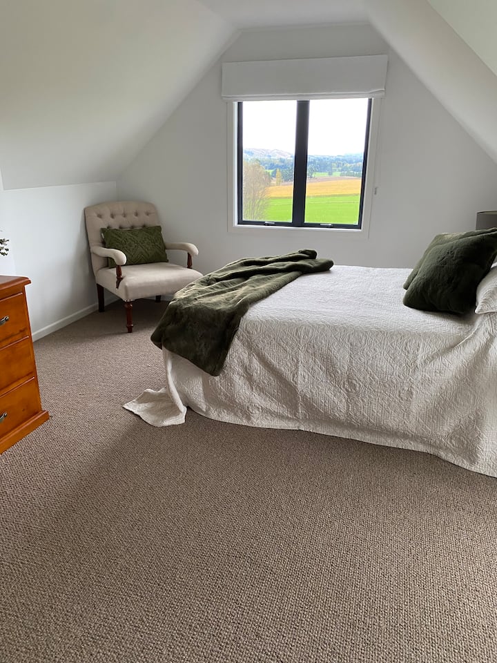 Stunning Rural Views. A  5* Home. - Masterton