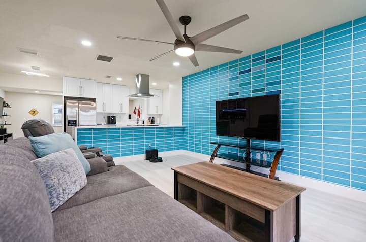 10 Min To Beach & Dntwn/gym /1500sqft/2 Livng Rms - St. Petersburg, FL
