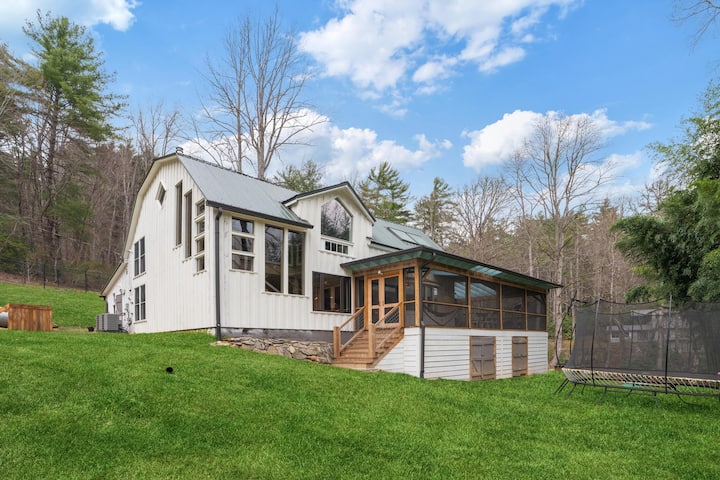 A Luxurious Retreat Amidst Nature - Highlands, NC