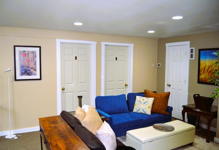 Spacious 5br | 8 Beds | Sleeps12 - North Dakota