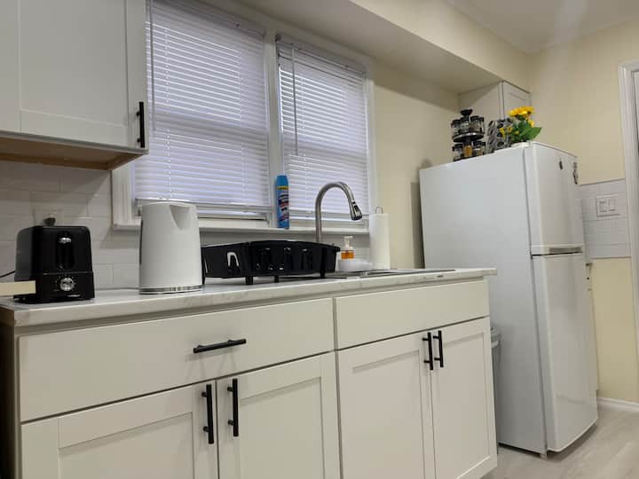 Nice  Updated Apartment  In Hicksville Ny - Westbury, NY