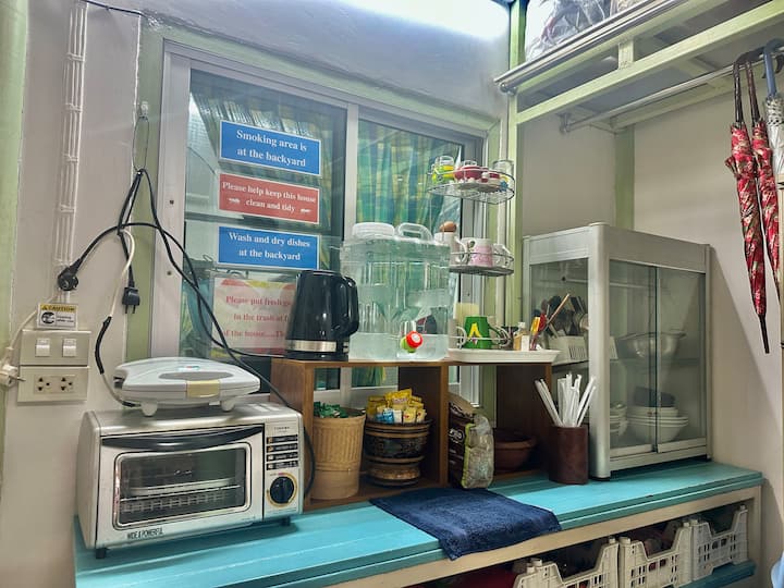 Local House In A Morning Market - Bangkok