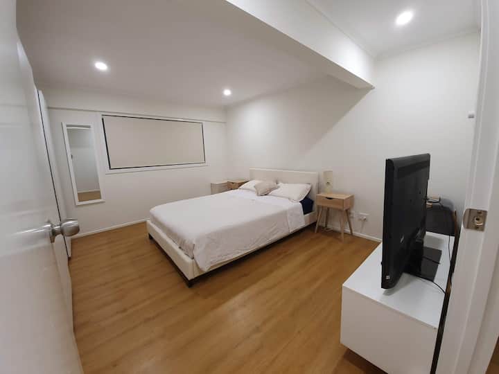 Self-contained 1 Bed Private Bathroom Guesthouse - Brisbane