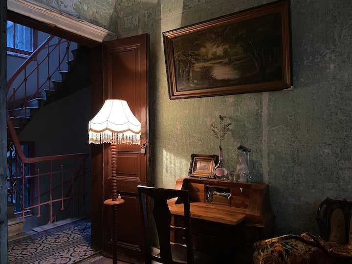 Greek Flat With Antiques - Istanbul