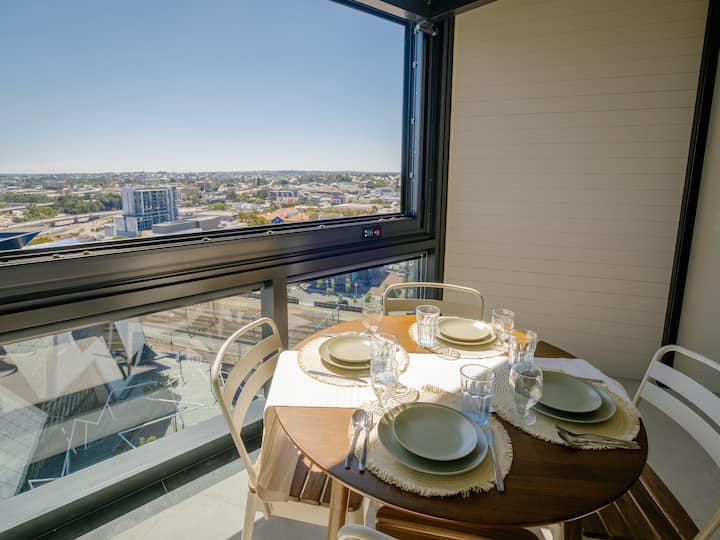 City Highrise Apartment Pool/gym - Riverton