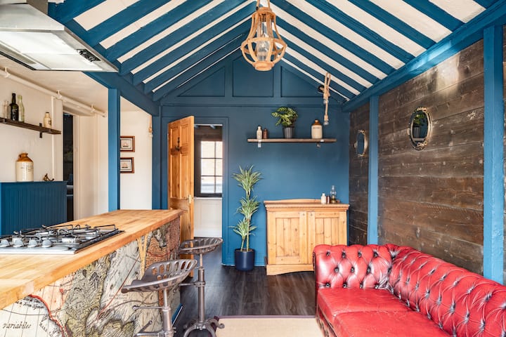 The Thomas Tripp Pub - The Tripp Upstairs - Bournemouth