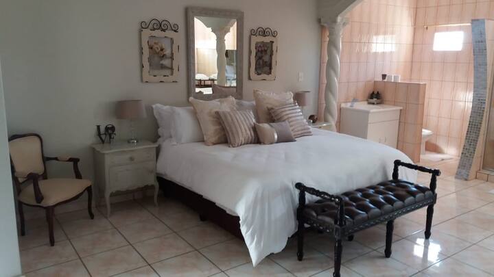 Romantic Room Getaway - Roodeplaat