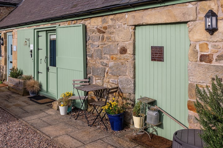 Tiny Home Billy's Den 2026 - Alnwick