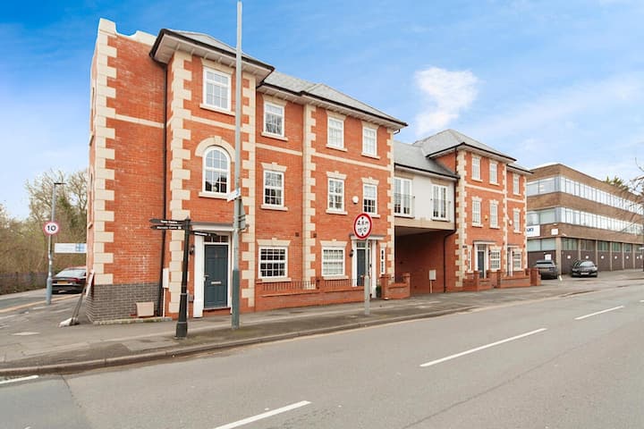 Central Warwick Townhouse With Free Parking - Royal Leamington Spa