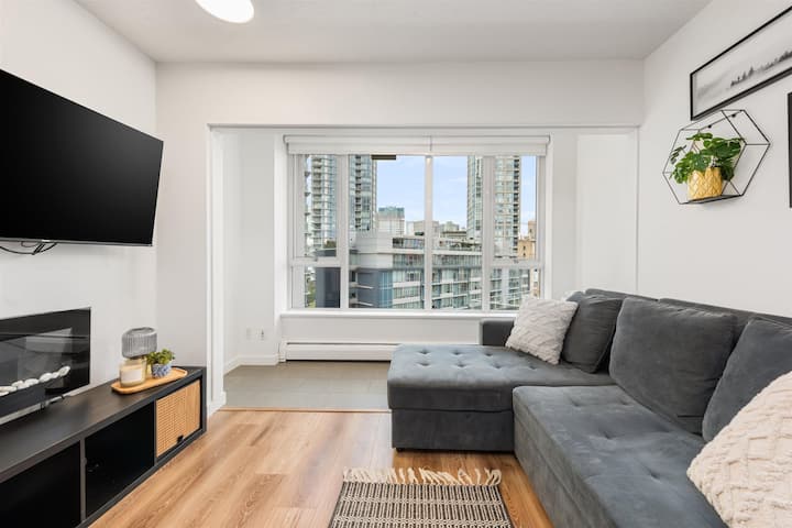 Cozy 1.5/1 Bath Condo With 5 Star Amenities - Vancouver